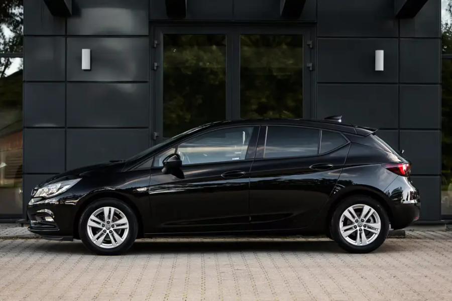 Melns Opel Astra 2016 Jelgava, ar dzinēja tilpumu 1.00 L un nobraukumu 184 tūkst. km par 6950 €, foto 12 vietnē AUTOMOTO.COM.LV
