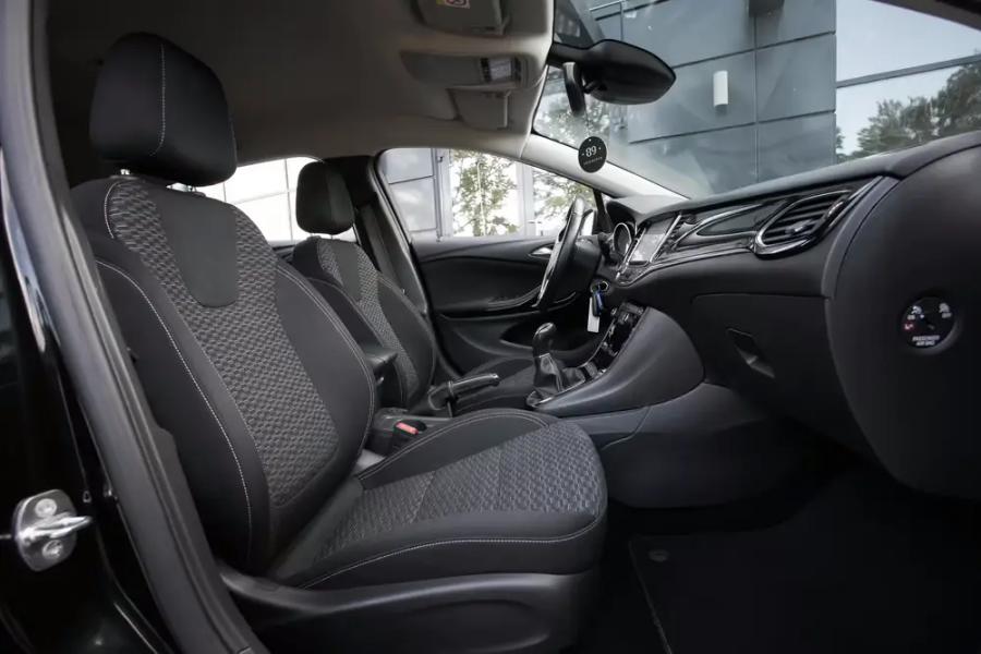 Melns Opel Astra 2016 Jelgava, ar dzinēja tilpumu 1.00 L un nobraukumu 184 tūkst. km par 6950 €, foto 17 vietnē AUTOMOTO.COM.LV