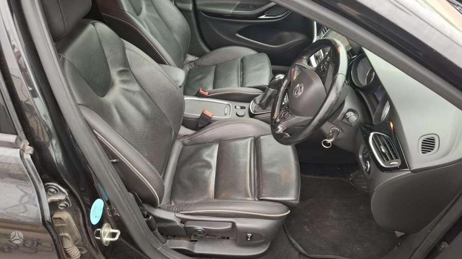 Melns Opel Astra 2016 Šauļi, ar dzinēja tilpumu 1.60 L un nobraukumu 167 tūkst. km par 2999 €, foto 10 vietnē AUTOMOTO.COM.LV