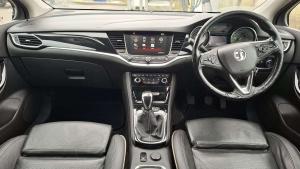 Melns Opel Astra 2016 Šauļi, ar dzinēja tilpumu 1.60 L un nobraukumu 167 tūkst. km par 2999 €, foto 12 vietnē AUTOMOTO.COM.LV