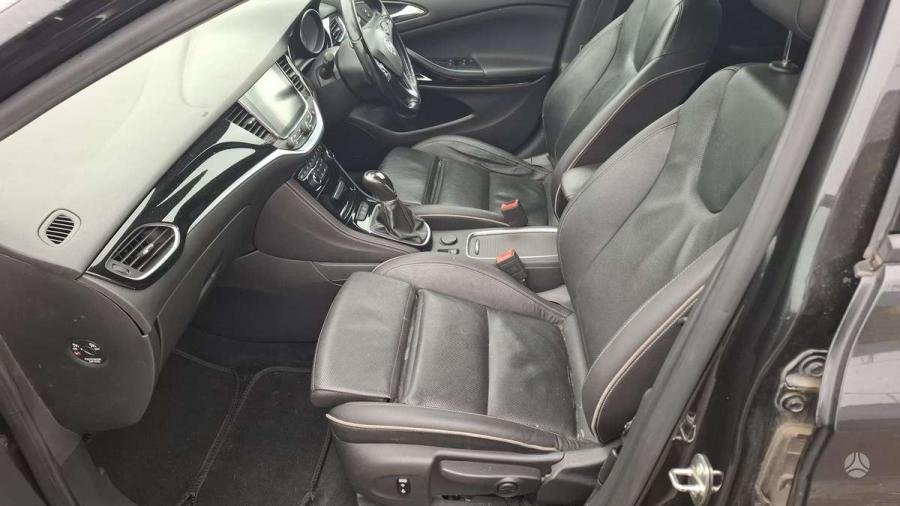 Melns Opel Astra 2016 Šauļi, ar dzinēja tilpumu 1.60 L un nobraukumu 167 tūkst. km par 2999 €, foto 13 vietnē AUTOMOTO.COM.LV