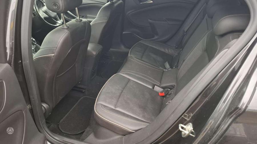 Melns Opel Astra 2016 Šauļi, ar dzinēja tilpumu 1.60 L un nobraukumu 167 tūkst. km par 2999 €, foto 14 vietnē AUTOMOTO.COM.LV