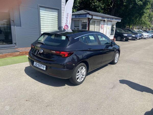 Black Opel Astra 2016 in Klaipeda, with an engine capacity of 1.60 L and mileage of 224 thousand km for 4849 €, photo 3 on AUTOMOTO.COM.LV