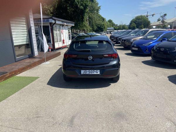 Black Opel Astra 2016 in Klaipeda, with an engine capacity of 1.60 L and mileage of 224 thousand km for 4849 €, photo 5 on AUTOMOTO.COM.LV