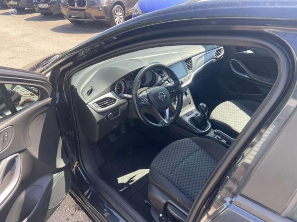 Black Opel Astra 2016 in Klaipeda, with an engine capacity of 1.60 L and mileage of 224 thousand km for 4849 €, photo 9 on AUTOMOTO.COM.LV