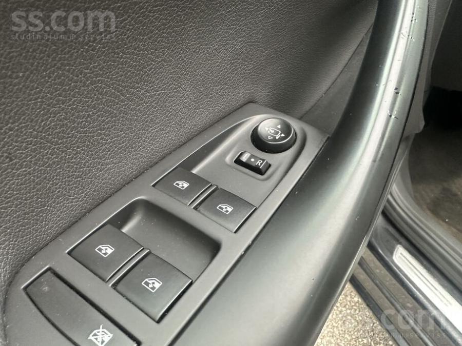 Black Opel Astra 2016 in Tukums, with an engine capacity of 1.60 L and mileage of 265 thousand km for 5700 €, photo 14 on AUTOMOTO.COM.LV