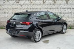 Black Opel Astra 2016 in Liepaja, with an engine capacity of 1.60 L and mileage of 333 thousand km for 6500 €, photo 5 on AUTOMOTO.COM.LV