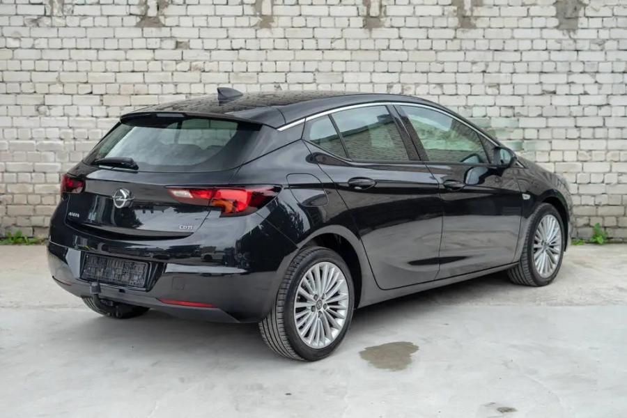 Black Opel Astra 2016 in Liepaja, with an engine capacity of 1.60 L and mileage of 333 thousand km for 6500 €, photo 5 on AUTOMOTO.COM.LV