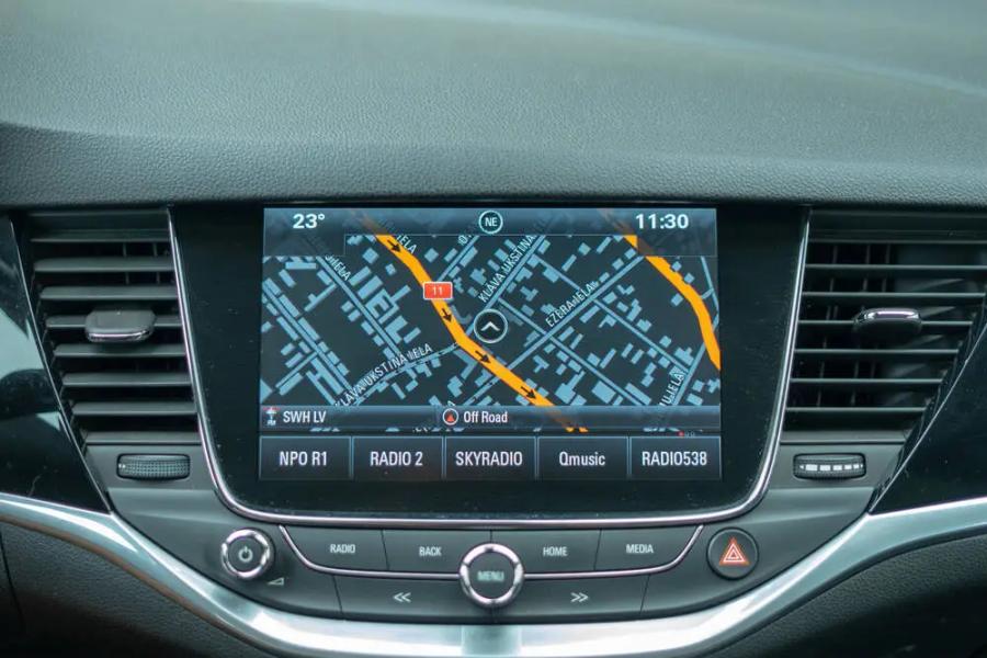 Black Opel Astra 2016 in Liepaja, with an engine capacity of 1.60 L and mileage of 333 thousand km for 6500 €, photo 26 on AUTOMOTO.COM.LV