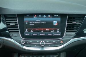 Black Opel Astra 2016 in Liepaja, with an engine capacity of 1.60 L and mileage of 333 thousand km for 6500 €, photo 27 on AUTOMOTO.COM.LV