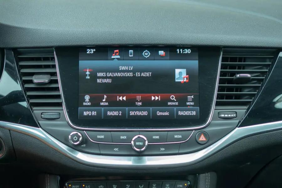 Black Opel Astra 2016 in Liepaja, with an engine capacity of 1.60 L and mileage of 333 thousand km for 6500 €, photo 27 on AUTOMOTO.COM.LV