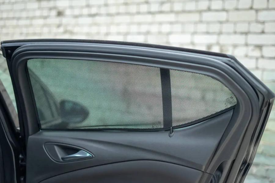 Black Opel Astra 2016 in Liepaja, with an engine capacity of 1.60 L and mileage of 333 thousand km for 6500 €, photo 32 on AUTOMOTO.COM.LV