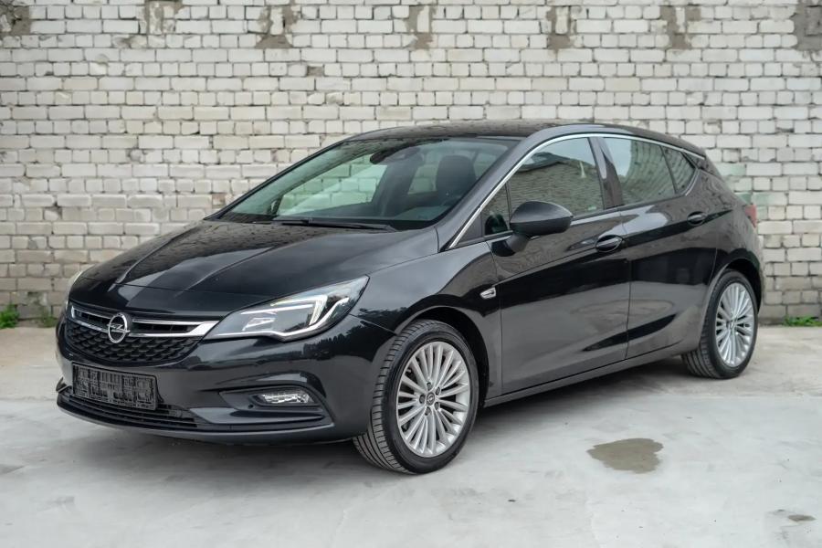 Black Opel Astra 2016 in Liepaja, with an engine capacity of 1.60 L and mileage of 333 thousand km for 6500 €, photo 3 on AUTOMOTO.COM.LV