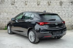 Black Opel Astra 2016 in Liepaja, with an engine capacity of 1.60 L and mileage of 333 thousand km for 6500 €, photo 4 on AUTOMOTO.COM.LV