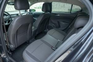 Black Opel Astra 2016 in Liepaja, with an engine capacity of 1.60 L and mileage of 333 thousand km for 6500 €, photo 7 on AUTOMOTO.COM.LV