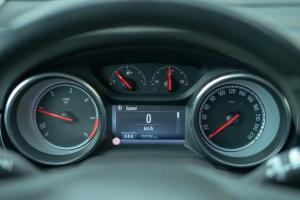 Black Opel Astra 2016 in Liepaja, with an engine capacity of 1.60 L and mileage of 333 thousand km for 6500 €, photo 8 on AUTOMOTO.COM.LV
