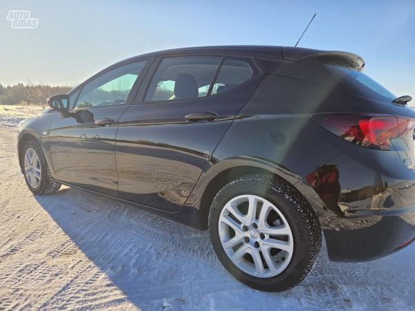 Black Opel Astra 2017 in Vilnius, with an engine capacity of 1.00 L and mileage of 120 thousand km for 5950 €, photo 3 on AUTOMOTO.COM.LV