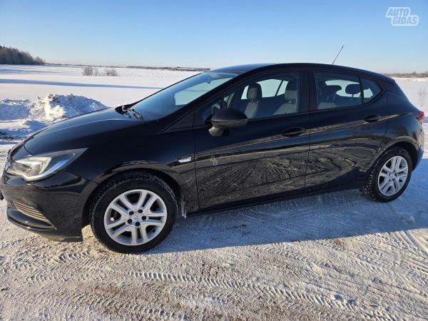 Black Opel Astra 2017 in Vilnius, with an engine capacity of 1.00 L and mileage of 120 thousand km for 5950 €, photo 6 on AUTOMOTO.COM.LV