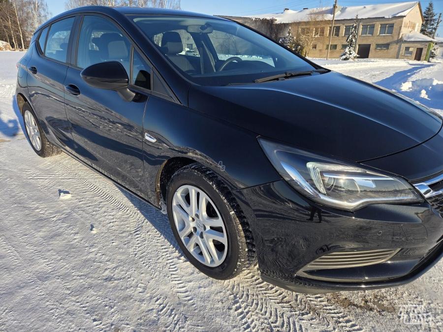Black Opel Astra 2017 in Vilnius, with an engine capacity of 1.00 L and mileage of 120 thousand km for 5650 €, photo 7 on AUTOMOTO.COM.LV