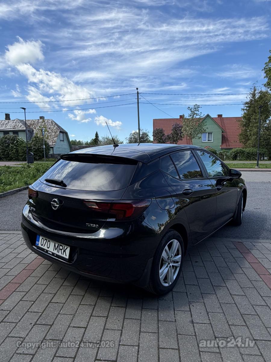 Black Opel Astra 2017 in Rakvere, with an engine capacity of 1.40 L and mileage of 138 thousand km for 8900 €, photo 4 on AUTOMOTO.COM.LV