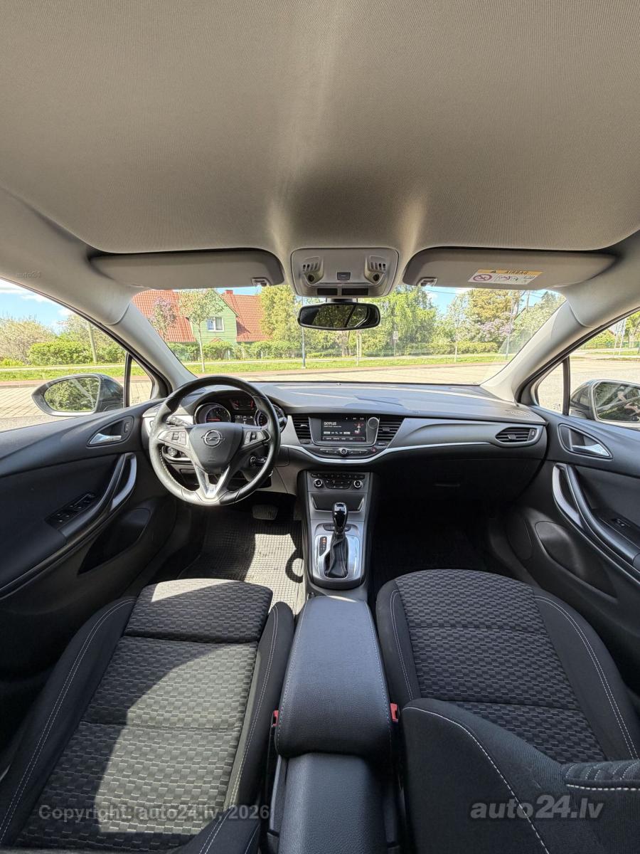 Black Opel Astra 2017 in Rakvere, with an engine capacity of 1.40 L and mileage of 138 thousand km for 8900 €, photo 9 on AUTOMOTO.COM.LV
