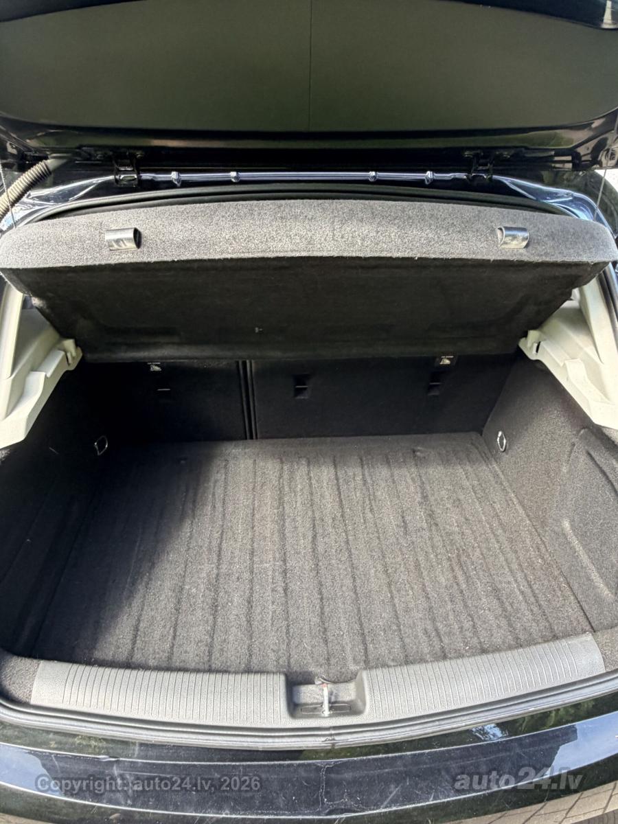 Black Opel Astra 2017 in Rakvere, with an engine capacity of 1.40 L and mileage of 138 thousand km for 8900 €, photo 11 on AUTOMOTO.COM.LV