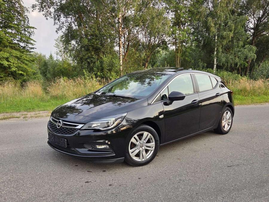 Black Opel Astra 2017 in Kaunas, with an engine capacity of 1.60 L and mileage of 260 thousand km for 5989 €, photo 1 on AUTOMOTO.COM.LV