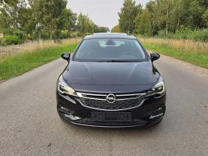 Black Opel Astra 2017 in Kaunas, with an engine capacity of 1.60 L and mileage of 260 thousand km for 5989 €, photo 3 on AUTOMOTO.COM.LV