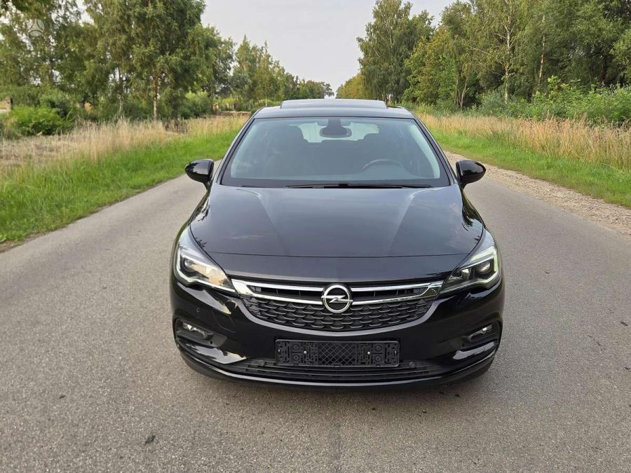 Black Opel Astra 2017 in Kaunas, with an engine capacity of 1.60 L and mileage of 260 thousand km for 5989 €, photo 3 on AUTOMOTO.COM.LV