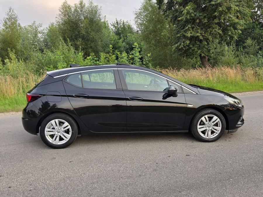 Black Opel Astra 2017 in Kaunas, with an engine capacity of 1.60 L and mileage of 260 thousand km for 5989 €, photo 5 on AUTOMOTO.COM.LV