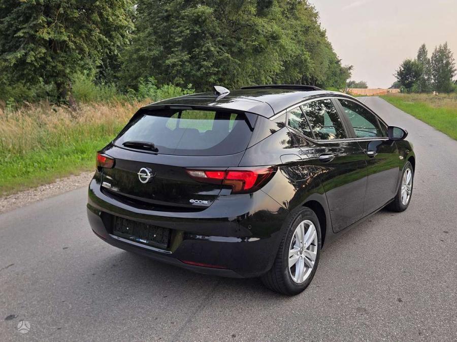 Black Opel Astra 2017 in Kaunas, with an engine capacity of 1.60 L and mileage of 260 thousand km for 5989 €, photo 6 on AUTOMOTO.COM.LV