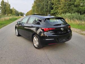 Black Opel Astra 2017 in Kaunas, with an engine capacity of 1.60 L and mileage of 260 thousand km for 5989 €, photo 8 on AUTOMOTO.COM.LV
