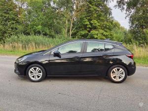 Black Opel Astra 2017 in Kaunas, with an engine capacity of 1.60 L and mileage of 260 thousand km for 5989 €, photo 9 on AUTOMOTO.COM.LV