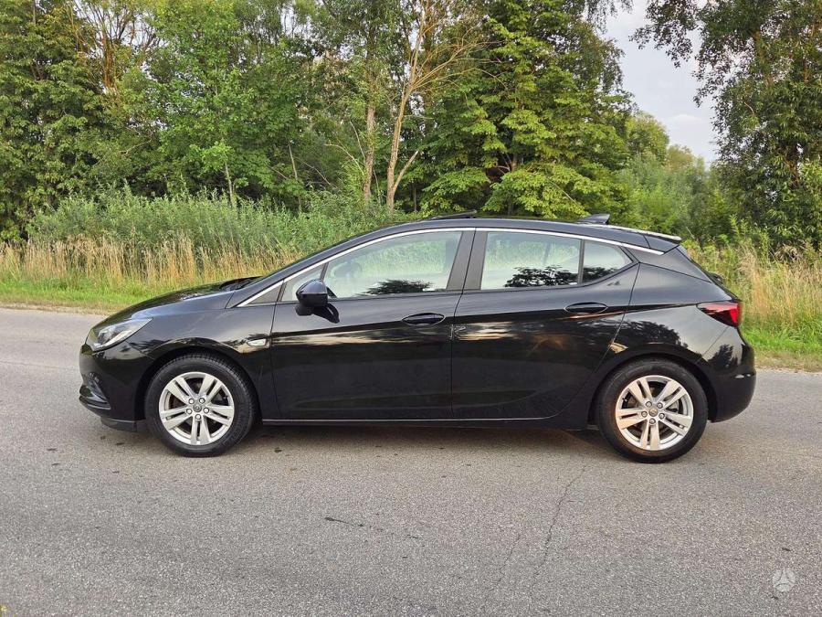 Black Opel Astra 2017 in Kaunas, with an engine capacity of 1.60 L and mileage of 260 thousand km for 5989 €, photo 9 on AUTOMOTO.COM.LV