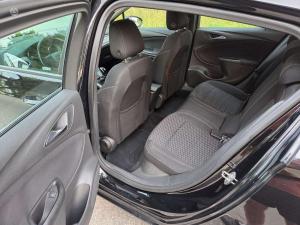 Black Opel Astra 2017 in Kaunas, with an engine capacity of 1.60 L and mileage of 260 thousand km for 5989 €, photo 11 on AUTOMOTO.COM.LV