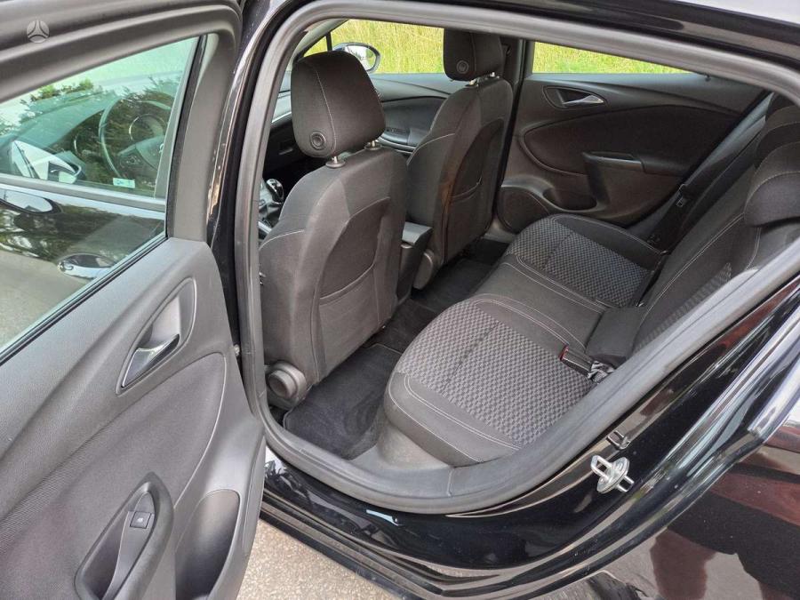 Black Opel Astra 2017 in Kaunas, with an engine capacity of 1.60 L and mileage of 260 thousand km for 5989 €, photo 11 on AUTOMOTO.COM.LV