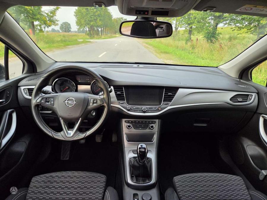 Black Opel Astra 2017 in Kaunas, with an engine capacity of 1.60 L and mileage of 260 thousand km for 5989 €, photo 14 on AUTOMOTO.COM.LV