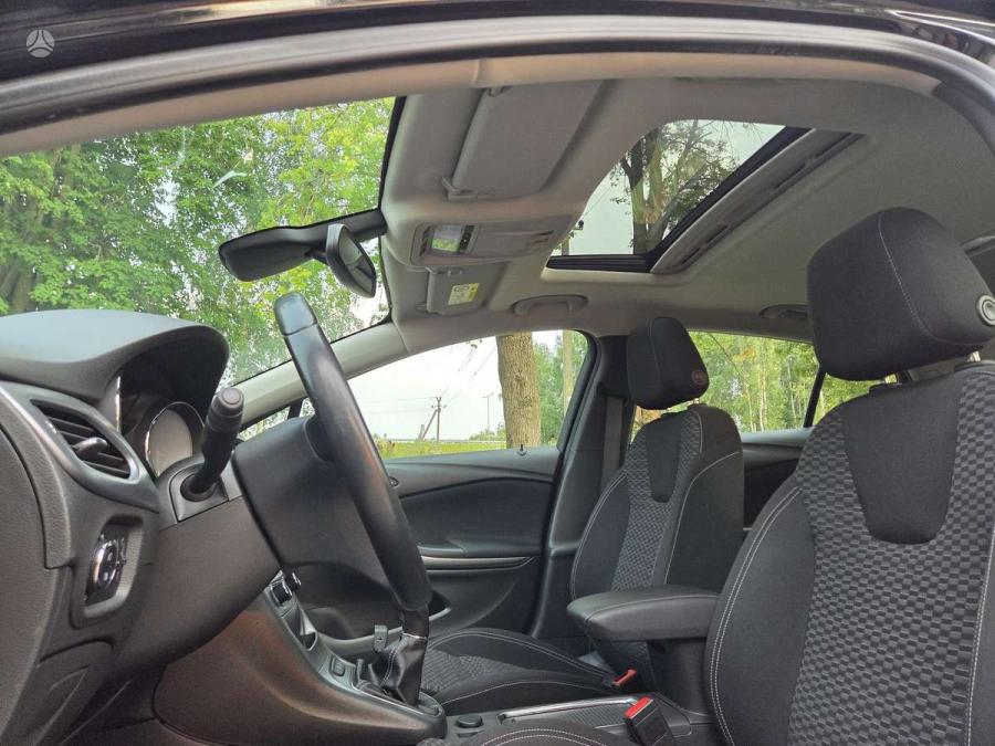 Black Opel Astra 2017 in Kaunas, with an engine capacity of 1.60 L and mileage of 260 thousand km for 5989 €, photo 15 on AUTOMOTO.COM.LV