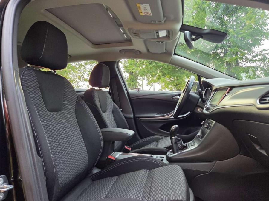 Black Opel Astra 2017 in Kaunas, with an engine capacity of 1.60 L and mileage of 260 thousand km for 5989 €, photo 16 on AUTOMOTO.COM.LV