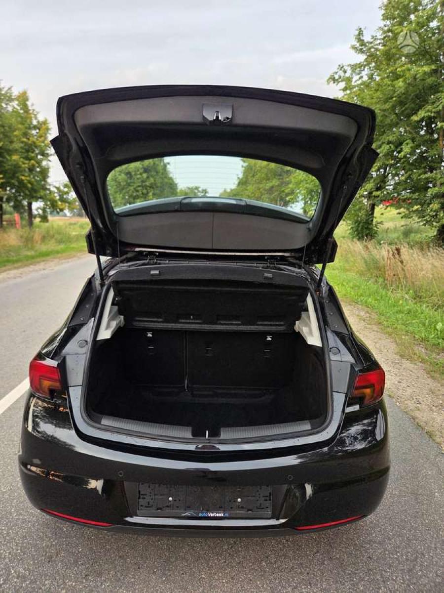 Black Opel Astra 2017 in Kaunas, with an engine capacity of 1.60 L and mileage of 260 thousand km for 5989 €, photo 17 on AUTOMOTO.COM.LV