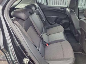Melns Opel Astra 2017 Alīta, ar dzinēja tilpumu 1.60 L un nobraukumu 169 tūkst. km par 3900 €, foto 13 vietnē AUTOMOTO.COM.LV