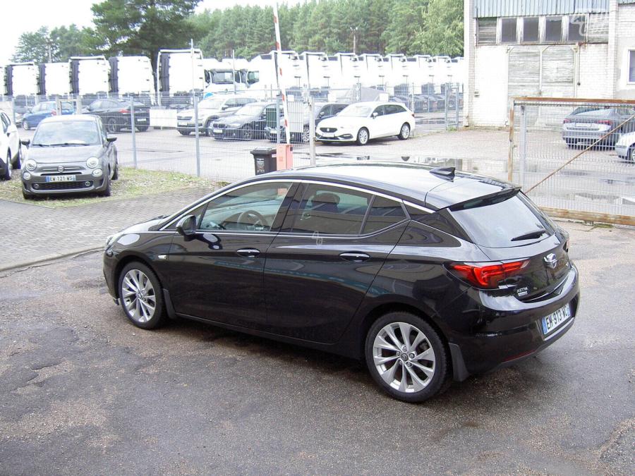 Black Opel Astra 2017 in Vilnius, with an engine capacity of 1.60 L and mileage of 191 thousand km for 7599 €, photo 5 on AUTOMOTO.COM.LV