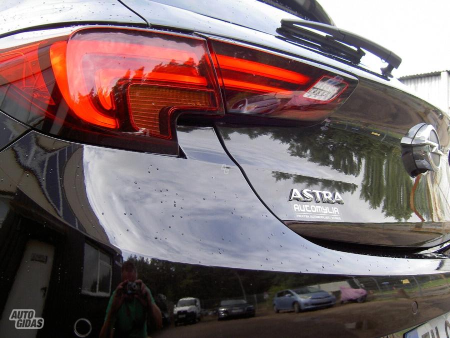 Black Opel Astra 2017 in Vilnius, with an engine capacity of 1.60 L and mileage of 191 thousand km for 7599 €, photo 14 on AUTOMOTO.COM.LV