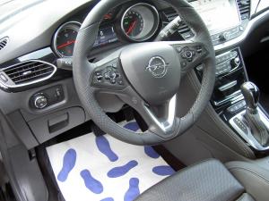 Black Opel Astra 2017 in Vilnius, with an engine capacity of 1.60 L and mileage of 191 thousand km for 7599 €, photo 18 on AUTOMOTO.COM.LV