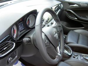 Black Opel Astra 2017 in Vilnius, with an engine capacity of 1.60 L and mileage of 191 thousand km for 7599 €, photo 19 on AUTOMOTO.COM.LV