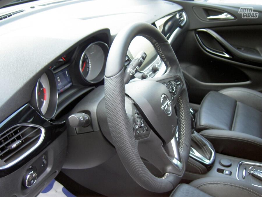 Black Opel Astra 2017 in Vilnius, with an engine capacity of 1.60 L and mileage of 191 thousand km for 7599 €, photo 19 on AUTOMOTO.COM.LV