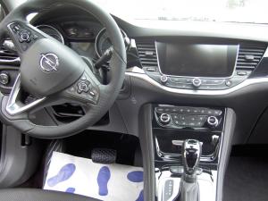Black Opel Astra 2017 in Vilnius, with an engine capacity of 1.60 L and mileage of 191 thousand km for 7599 €, photo 30 on AUTOMOTO.COM.LV