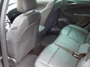 Black Opel Astra 2017 in Vilnius, with an engine capacity of 1.60 L and mileage of 191 thousand km for 7599 €, photo 32 on AUTOMOTO.COM.LV