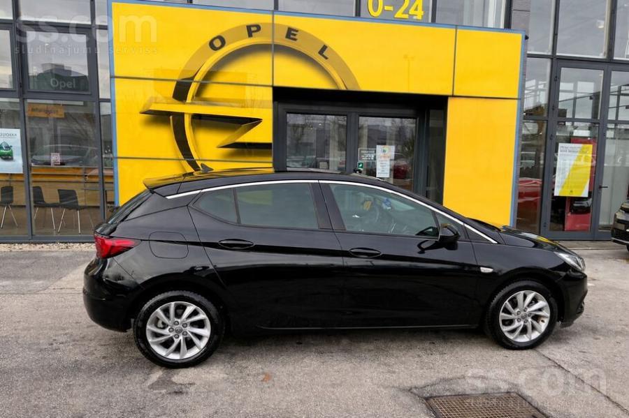 Black Opel Astra 2017 in Daugavpils, with an engine capacity of 1.60 L and mileage of 165 thousand km for 7990 €, photo 1 on AUTOMOTO.COM.LV