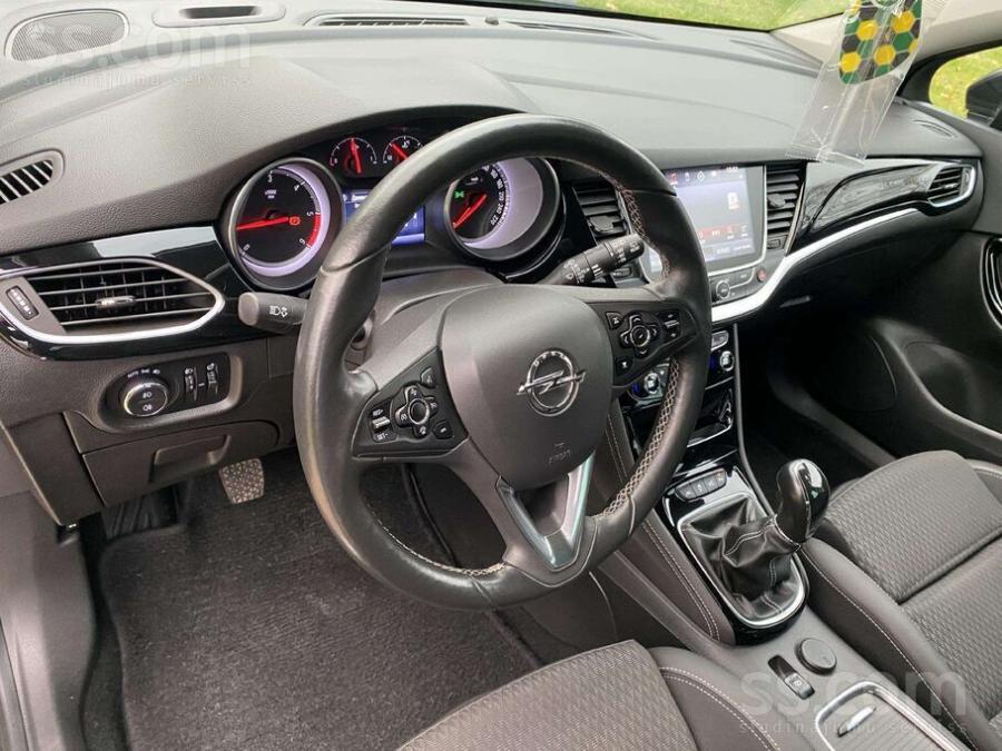 Black Opel Astra 2017 in Daugavpils, with an engine capacity of 1.60 L and mileage of 165 thousand km for 7990 €, photo 5 on AUTOMOTO.COM.LV